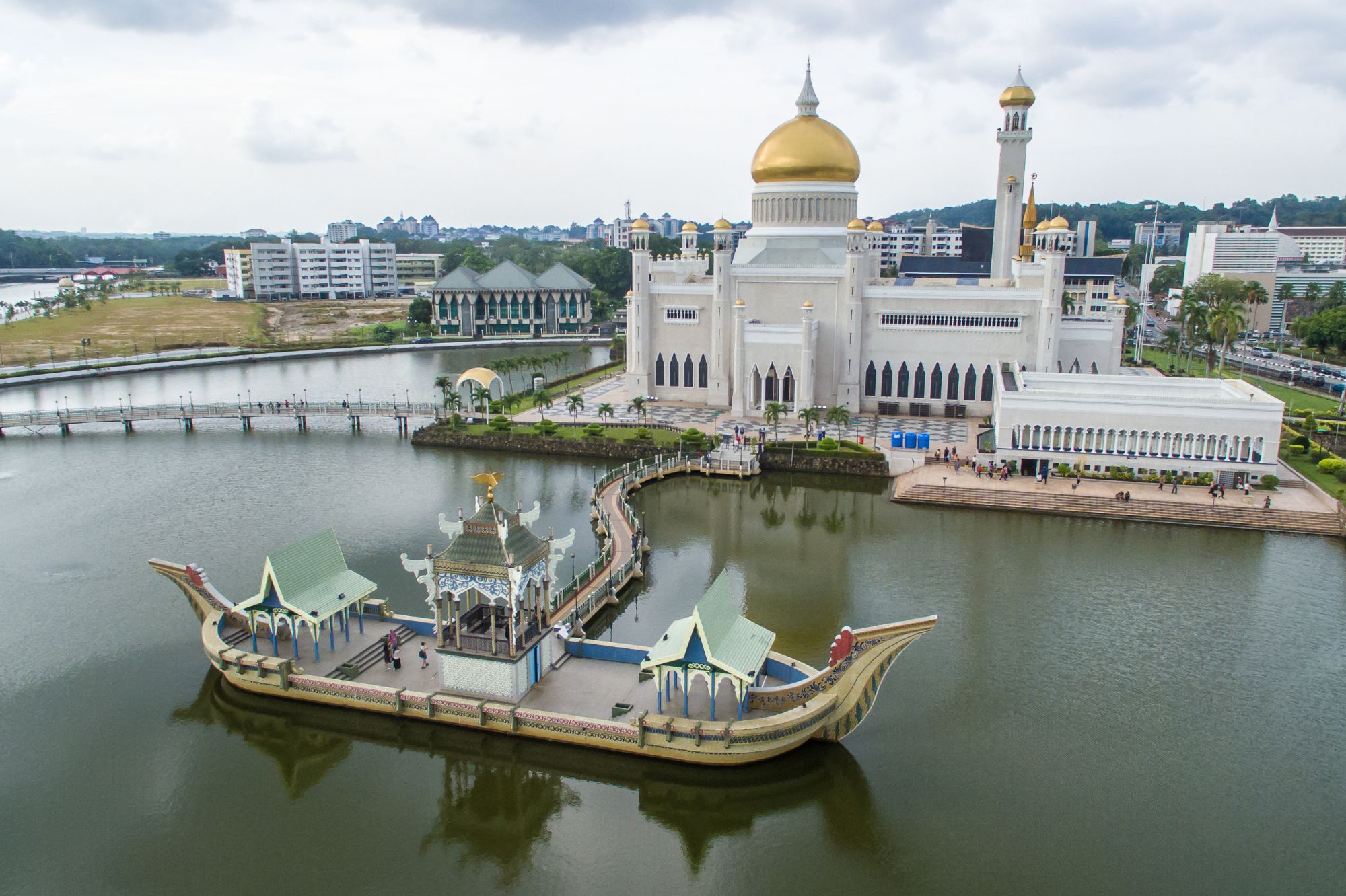 Personal effects and excess baggage shipping to Brunei - My Move